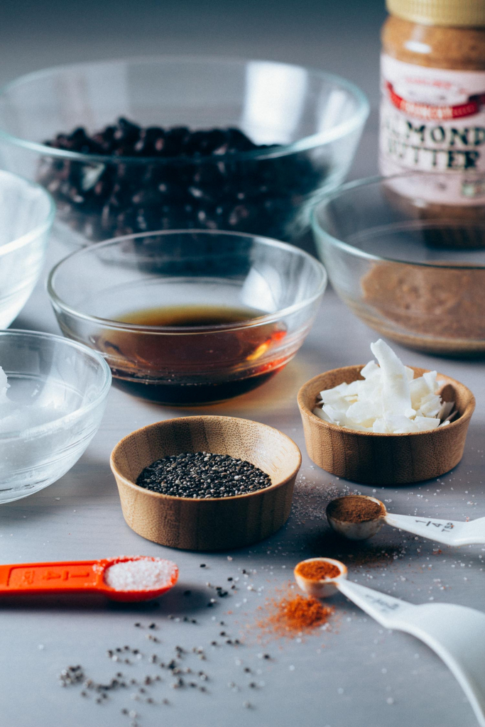 No-Cook Brownie Bean Chia Bites Recipe | VEEG