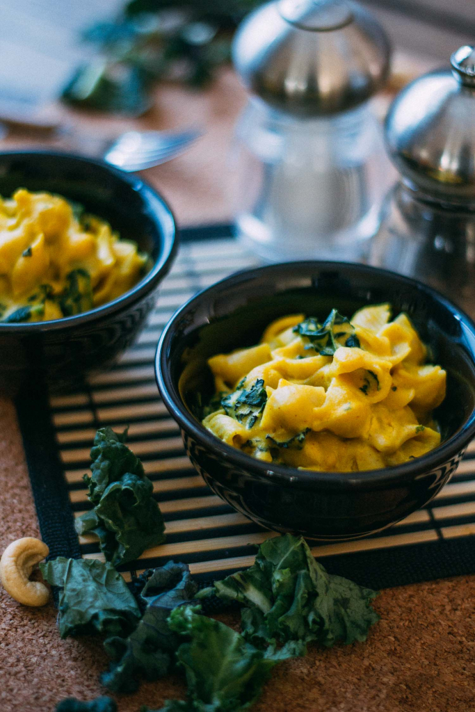 Oil-Free Vegan Kale Mac & Cheese Recipe | VEEG